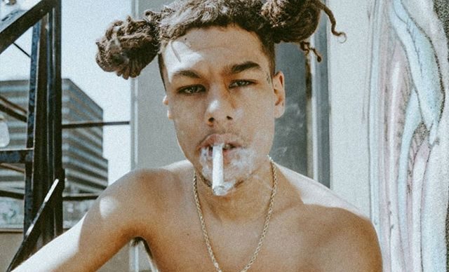 Sur «Hesitate», Mike Shabb mêle brillamment son flow mélodique à une ...